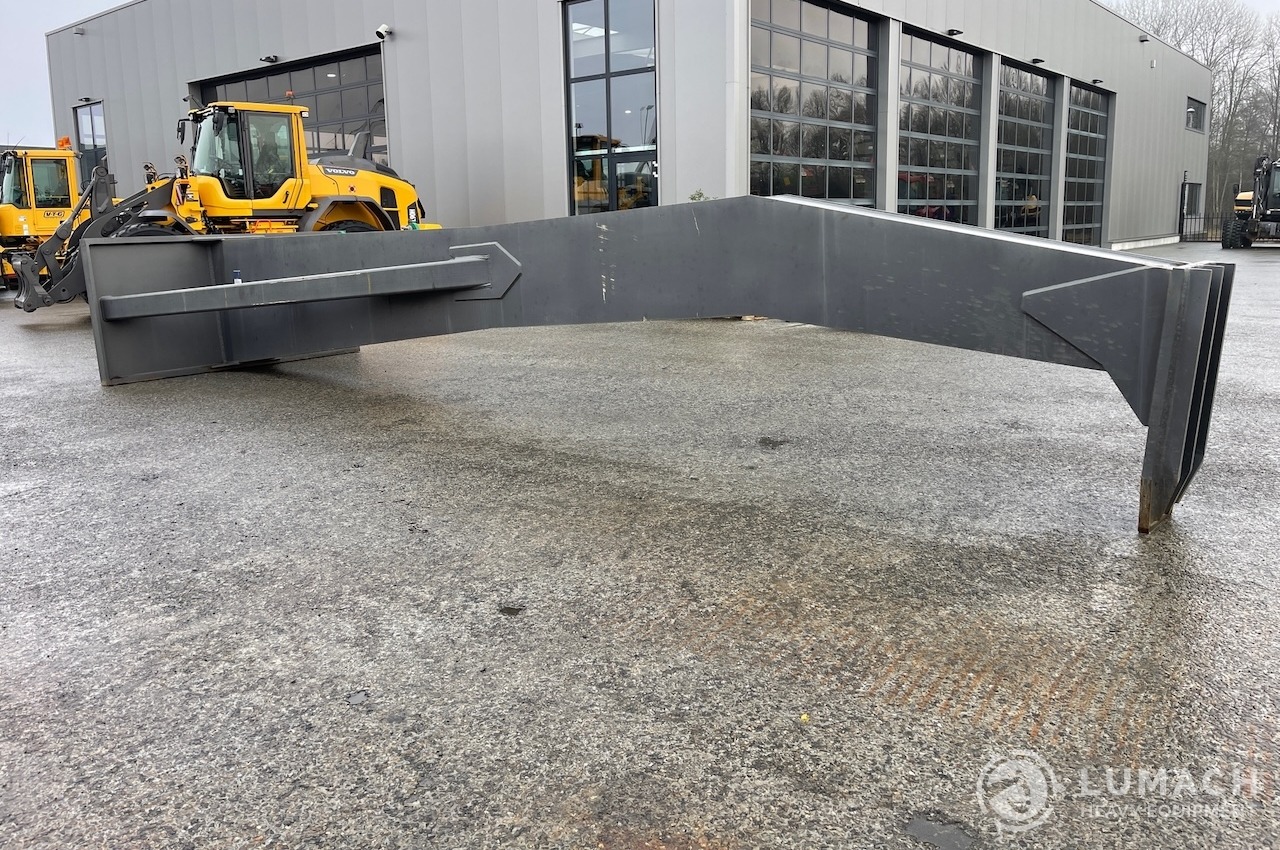 Volvo L350 Block Handling Jib | Lumach