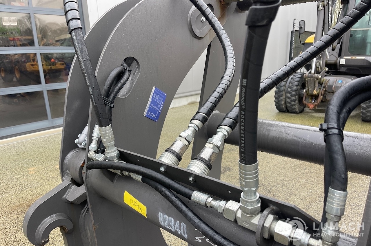 Volvo L90H Bomenklemmen / Log Grapples | Lumach