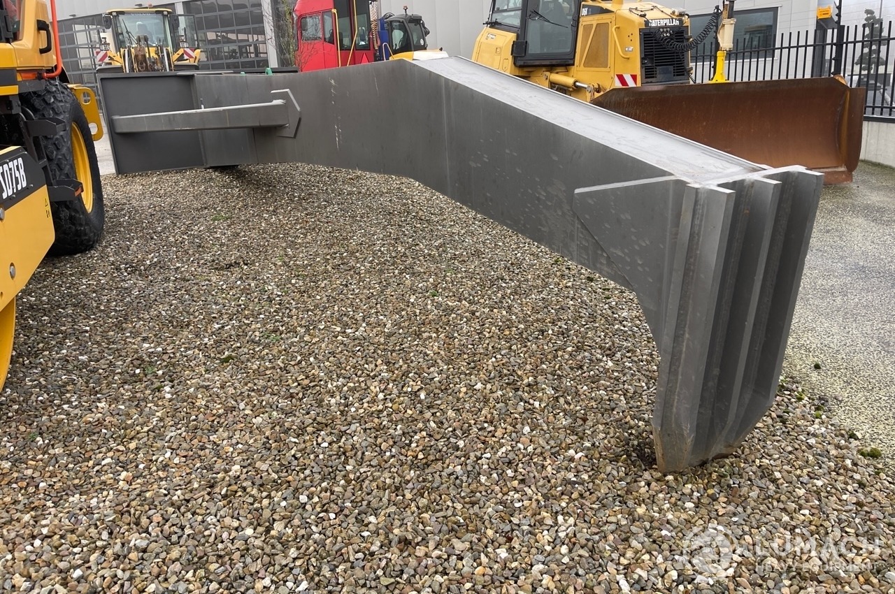 Volvo L350 Block Handling Jib | Lumach